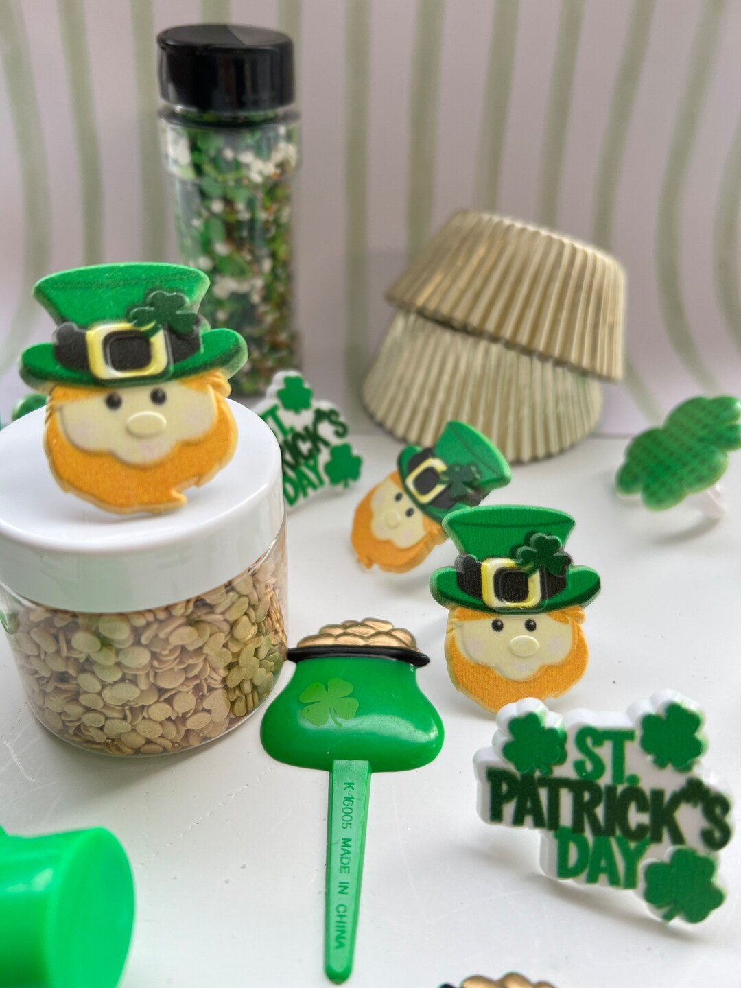 Luck of the Irish Cupcake Decorating Kit /st Patricks Day/ Shamrocks ...