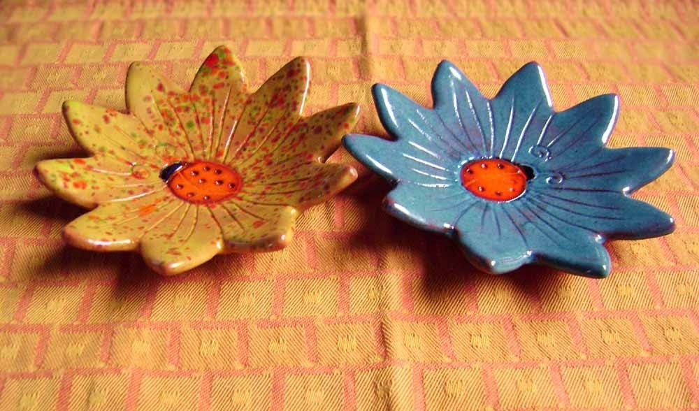 Daisy Ceramic Dish With a Ladybug, Bowl, Catchall, Jewelry, Ring Holder ...