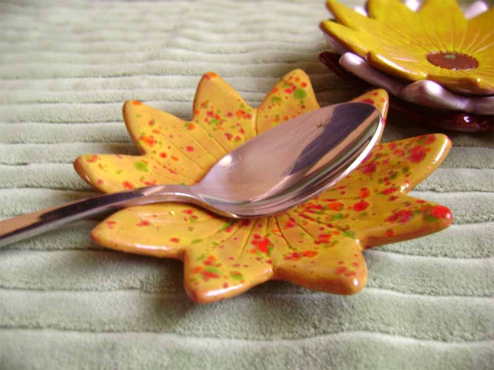 Daisy Ceramic Dish With a Ladybug, Bowl, Catchall, Jewelry, Ring Holder ...