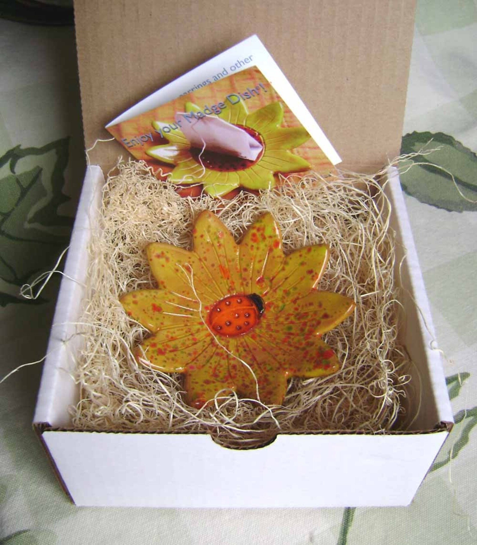 Daisy Ceramic Dish With a Ladybug, Bowl, Catchall, Jewelry, Ring Holder ...