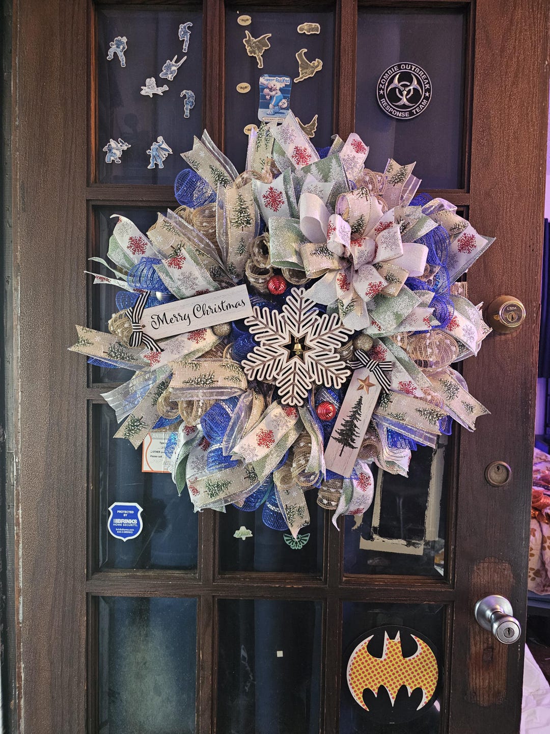 Snowflake Christmas Wreath: Red, White Poof Cruffle With Accent Bulbs ...