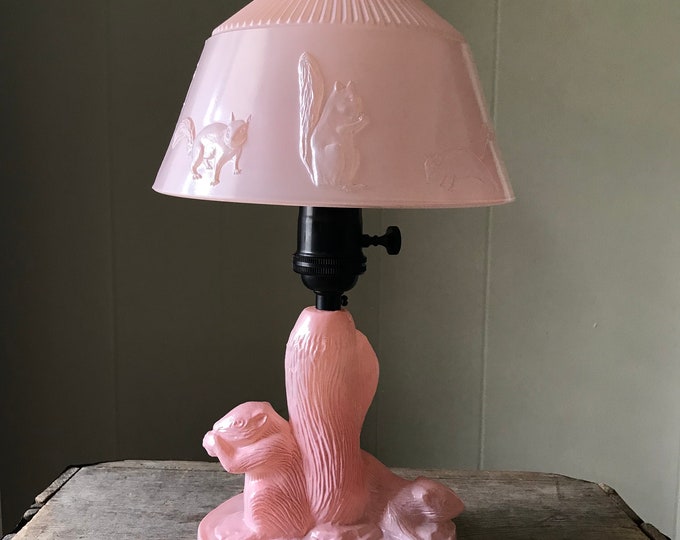Vintage LE Smith 1940's Pink Glass Squirrel Table Lamp, Cottagecore ...
