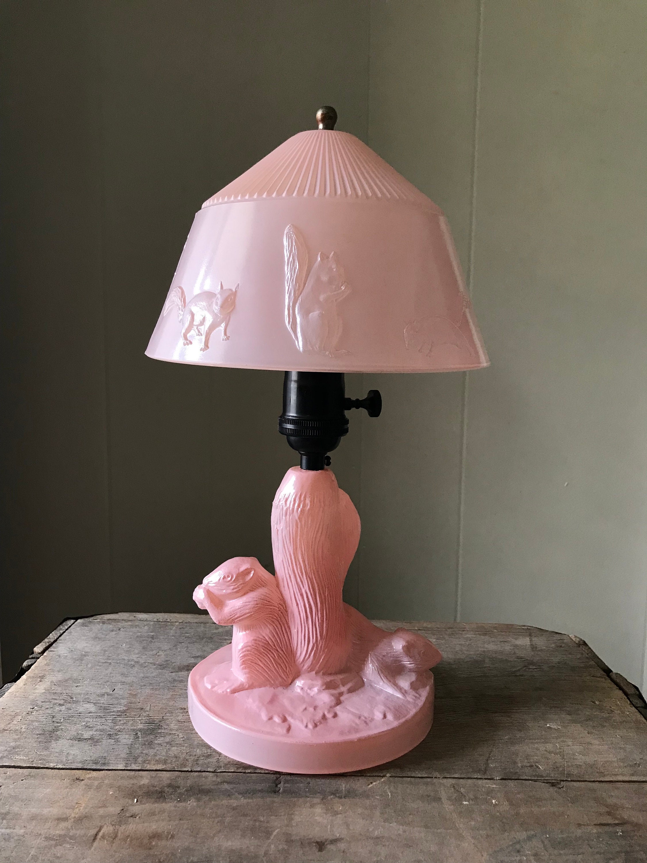 Vintage LE Smith 1940's Pink Glass Squirrel Table Lamp, Cottagecore ...