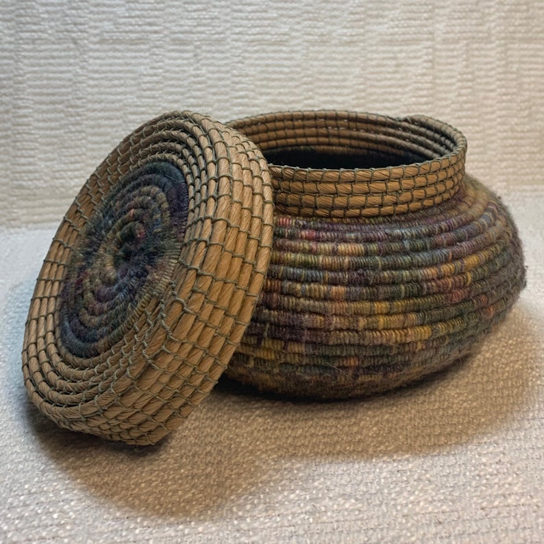 E1422 Closed Coiled Basket With Lid - Etsy