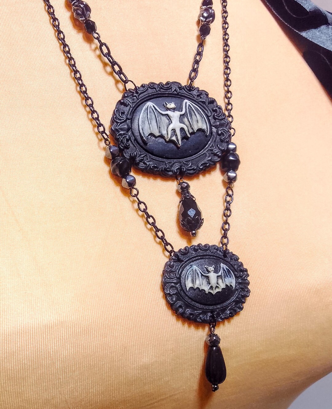 Bat Cameo Necklaces, Bat Vampire, Wings Halloween Blood Dracula Horror ...