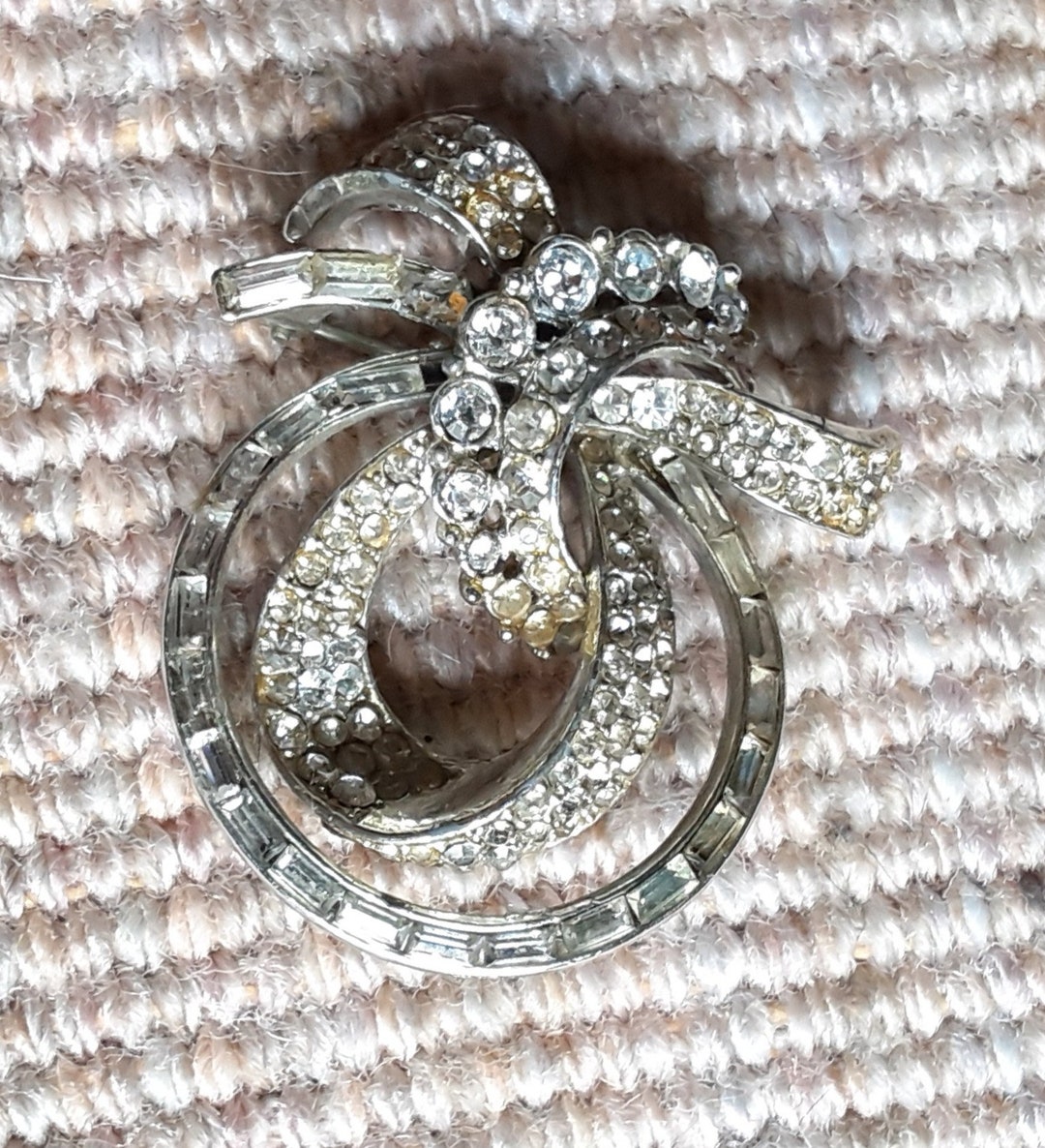 Broche cercle ruban Coro Pegasus à collectionner Coro marquée Des Pat ...