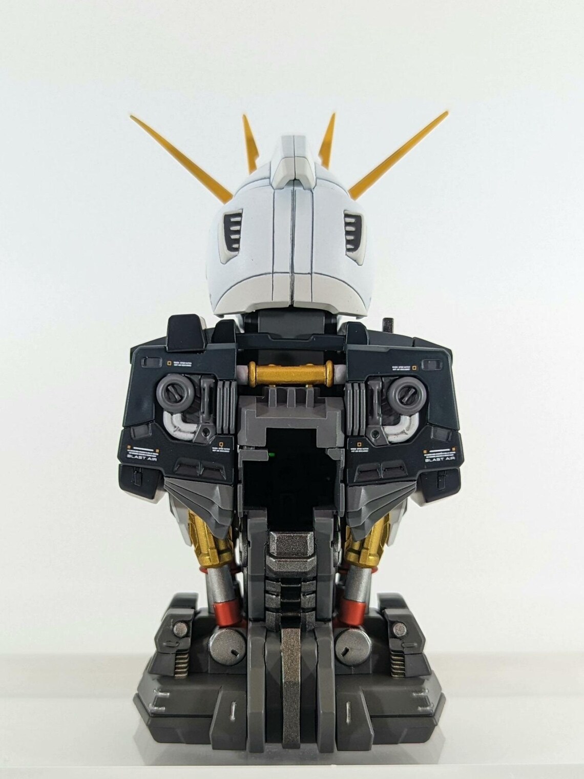 Nu Gundam Bust: Custom Painted LED Mecha Statue | Anime Gift | Gaming ...