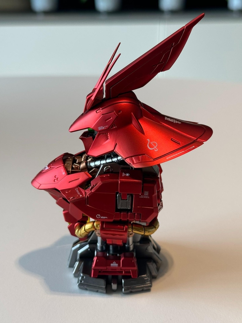Sazabi Gundam Bust: Built & Repainted Mecha Statue, Paint Gunpla - Etsy
