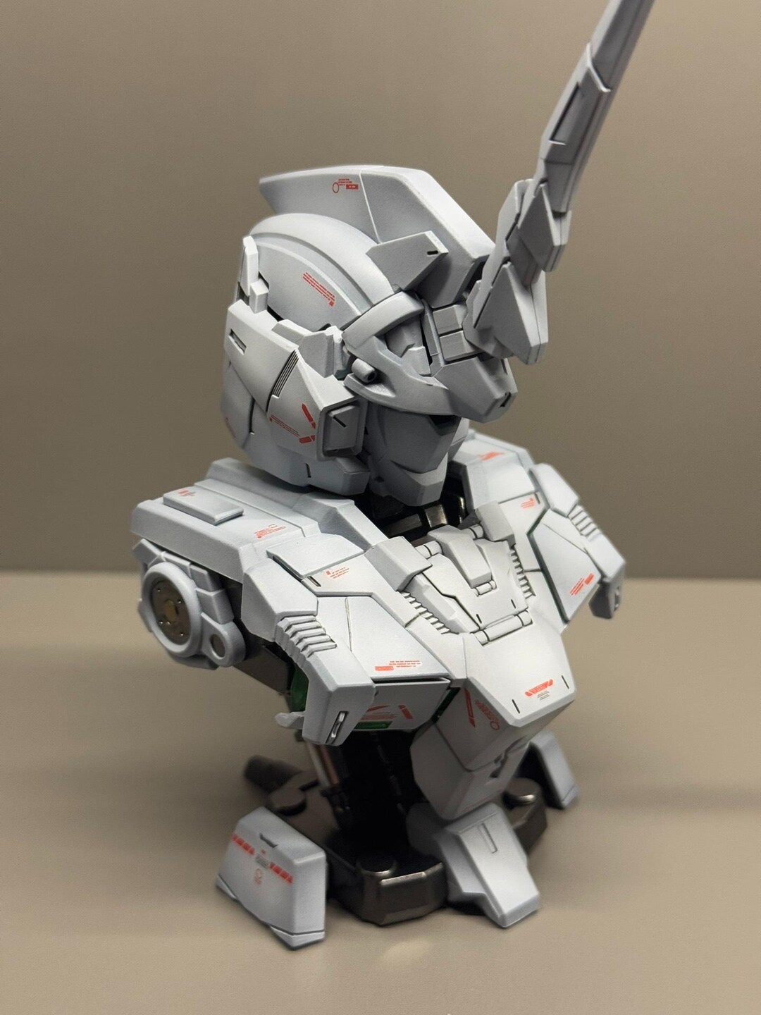 Custom Painted Unicorn Gundam Bust: Built & Repainted Mecha Statue ...