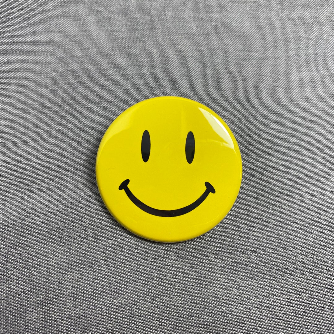 Retro Happy Face Pin | Yellow 70's Happy Face | Fun Pinback Buttons ...
