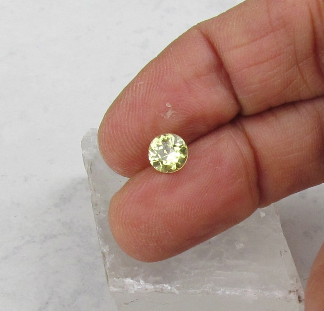 Chartreuse Colored Sapphire 6.5 MM Round Loose Gemstone - Etsy