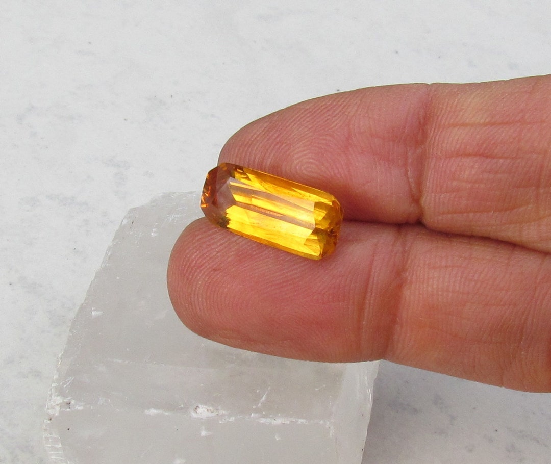 Special Gift Yellow Sapphire for Jewelry or Gold September Gold Rind ...