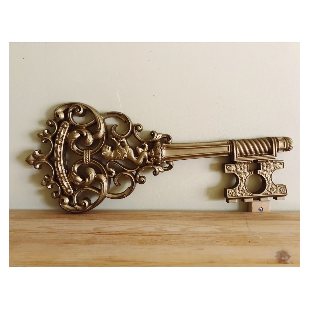 Syroco USA Gold Key Plaque - Etsy