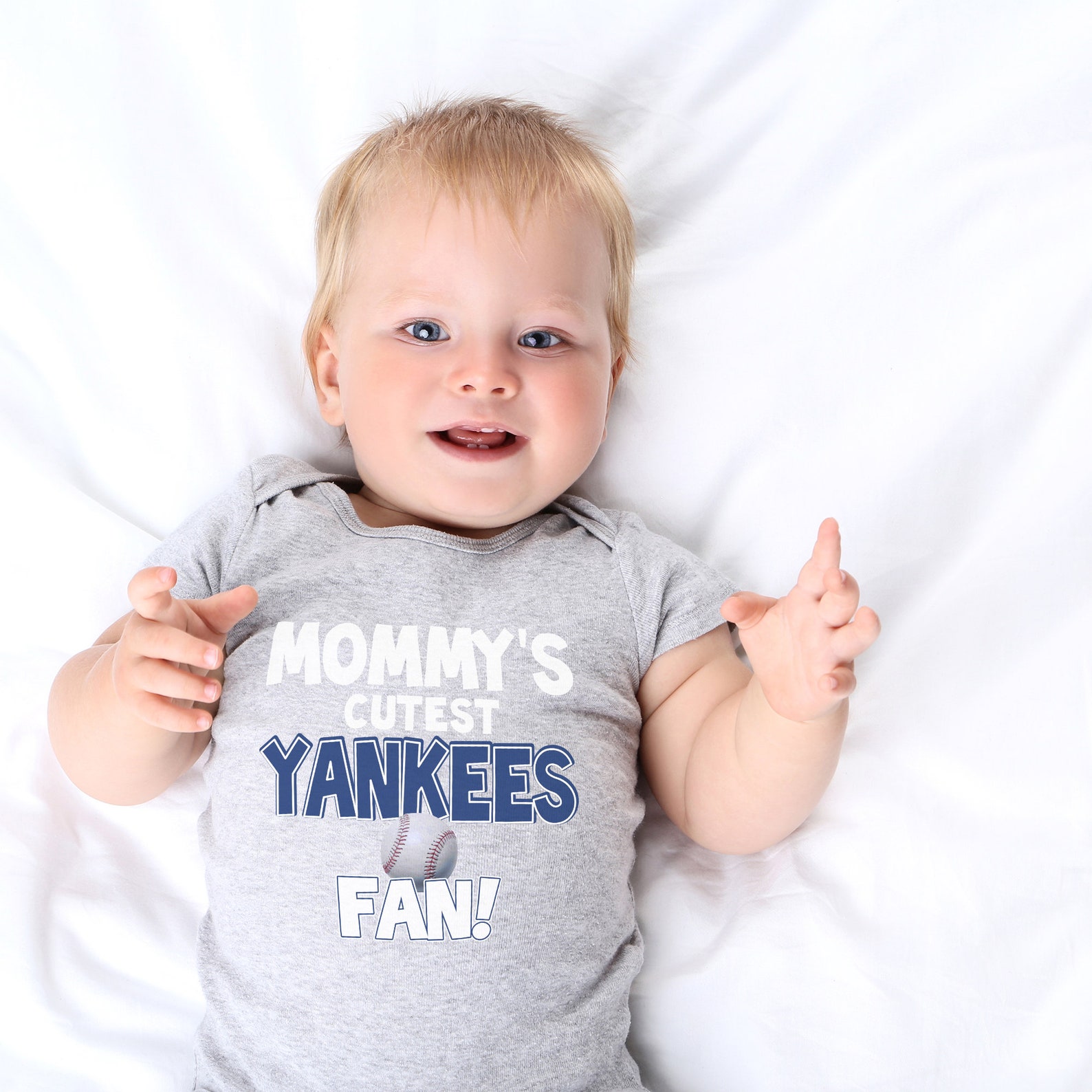 Mommy's Cutest Yankees Fan Baby Bodysuit - Etsy