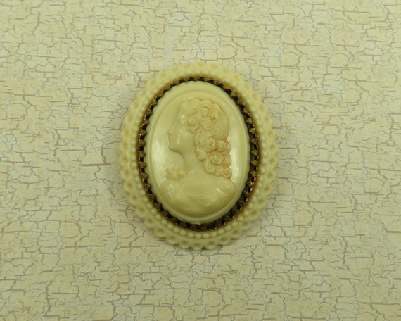 Vintage Celluloid Cameo Paris Brooch Brass Plastic Fa… - Gem