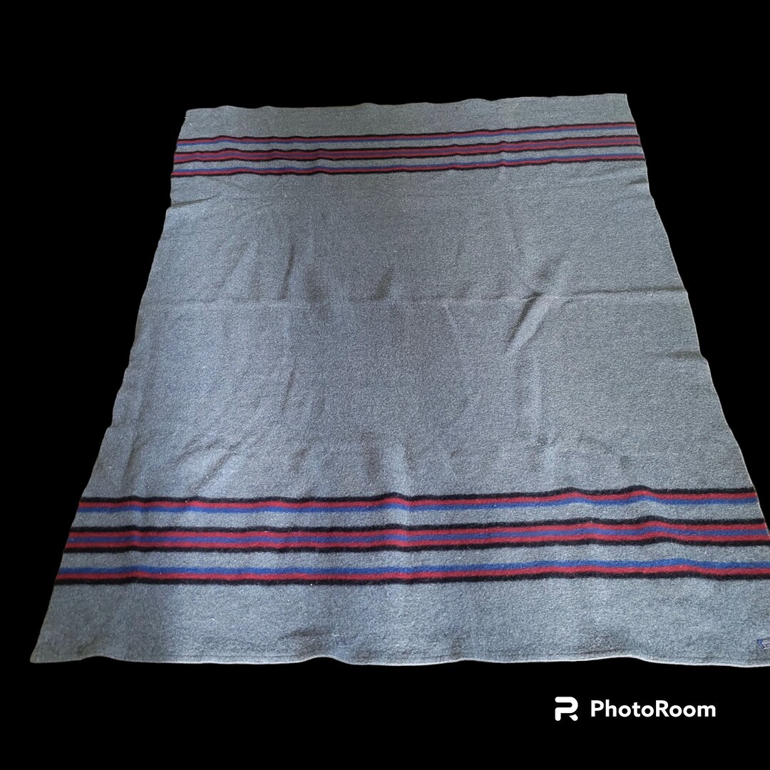 Vintage 1930s Pendleton Blanket. 1932 - 1940 Label. Gray. Red Blue ...