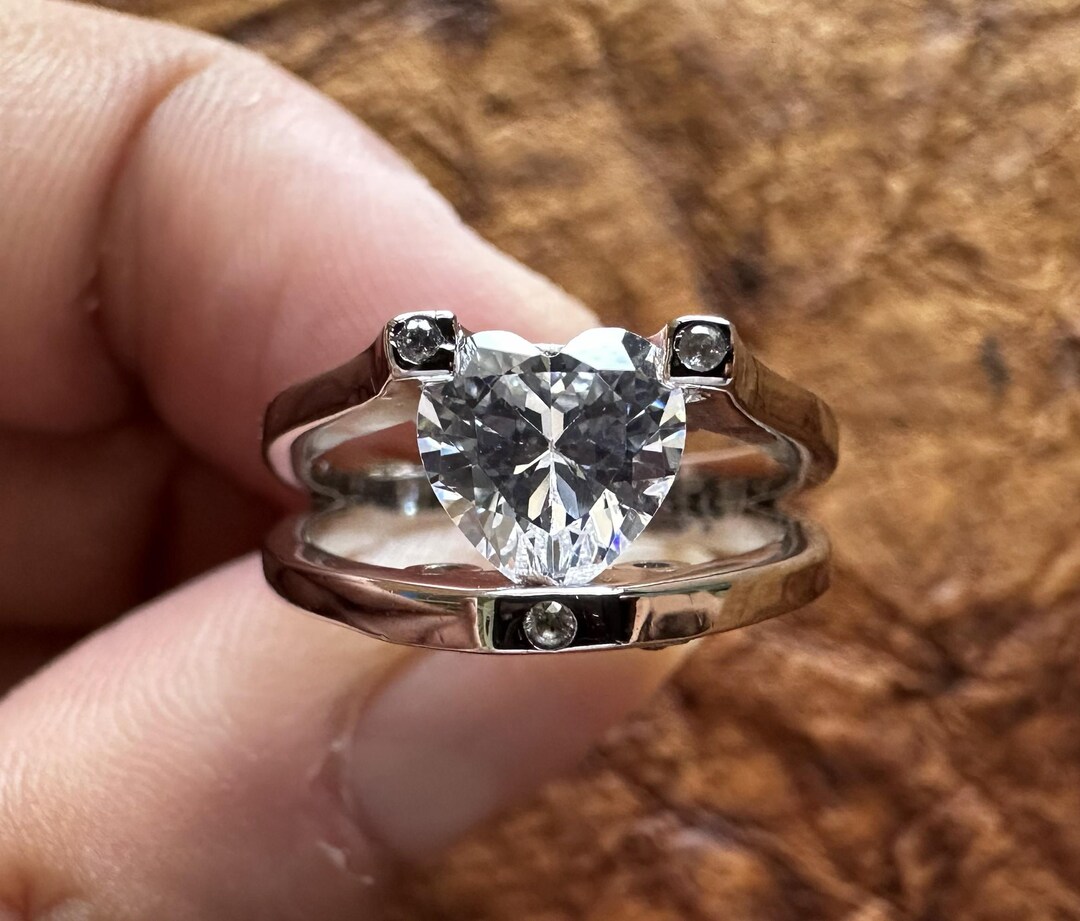 Three Prong 1.00 Cart Heart Shape VVS White Silver Moissanite Diamond ...