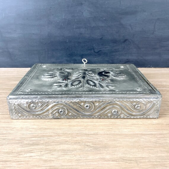 Folk art embossed tin box with roosters -1960s vintage - Gem