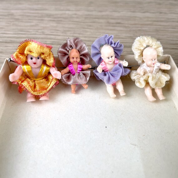 Tiny baby pins - a dozen - 1940s vintage - Gem