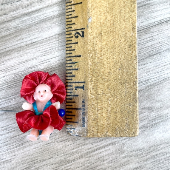 Tiny baby pins - a dozen - 1940s vintage - Gem