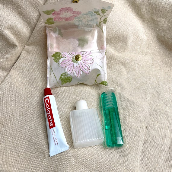 Date Kit by Celebrity - vintage 1960s toiletry kit - Gem