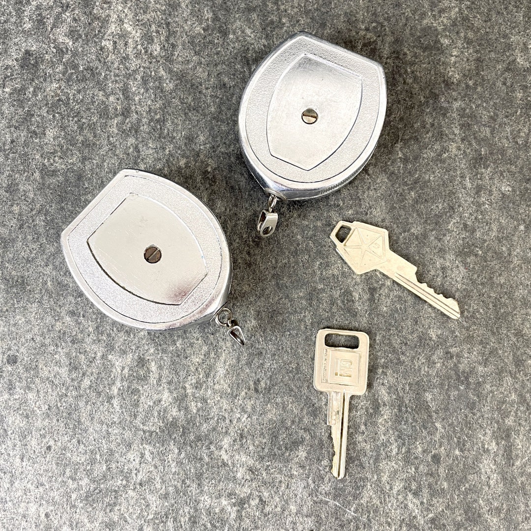 Retractable Key Fobs Vintage Set of 2 - Etsy