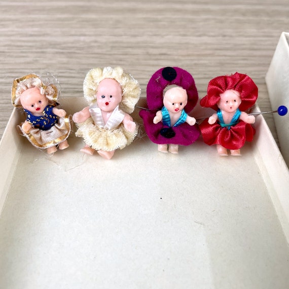 Tiny baby pins - a dozen - 1940s vintage - Gem