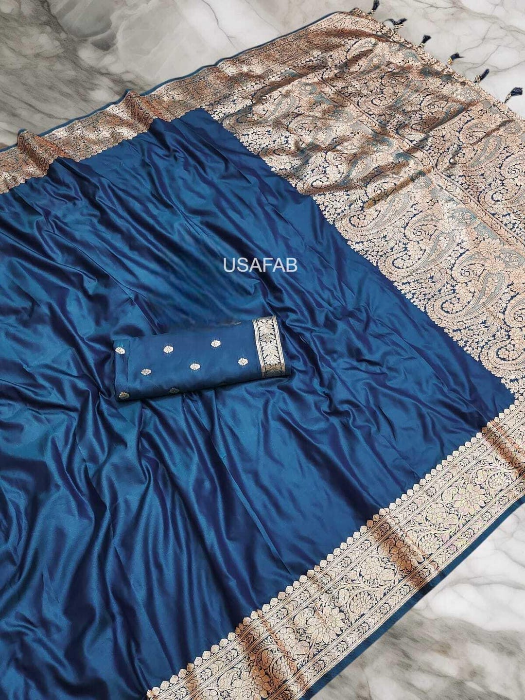 And Pure Banarasi Silk Saree ,self Weaving Design All Over the Saree ...