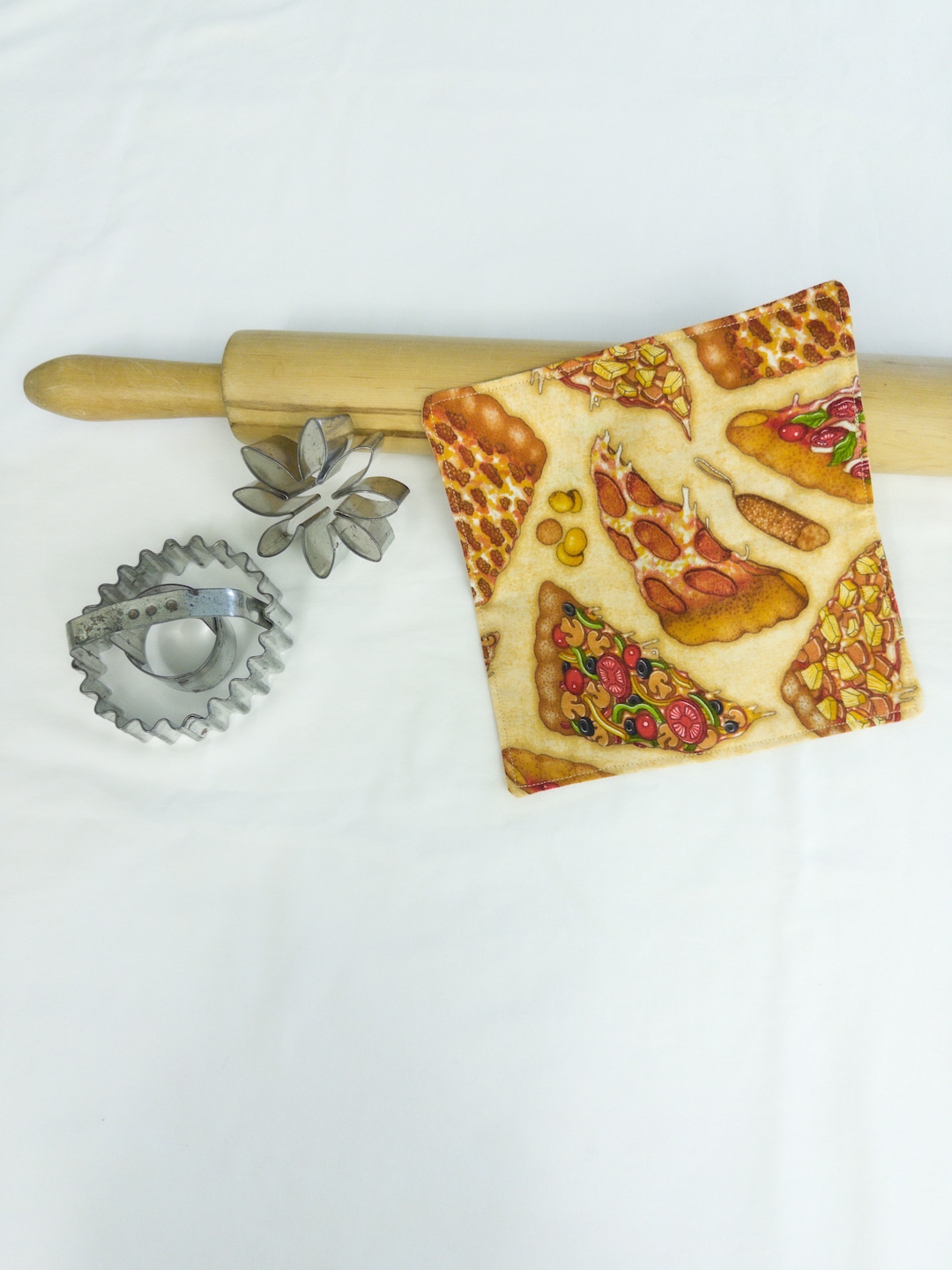 Lunchbox Napkin - Pizza Slices on Tan Lunchbox or Cocktail Size Cloth ...