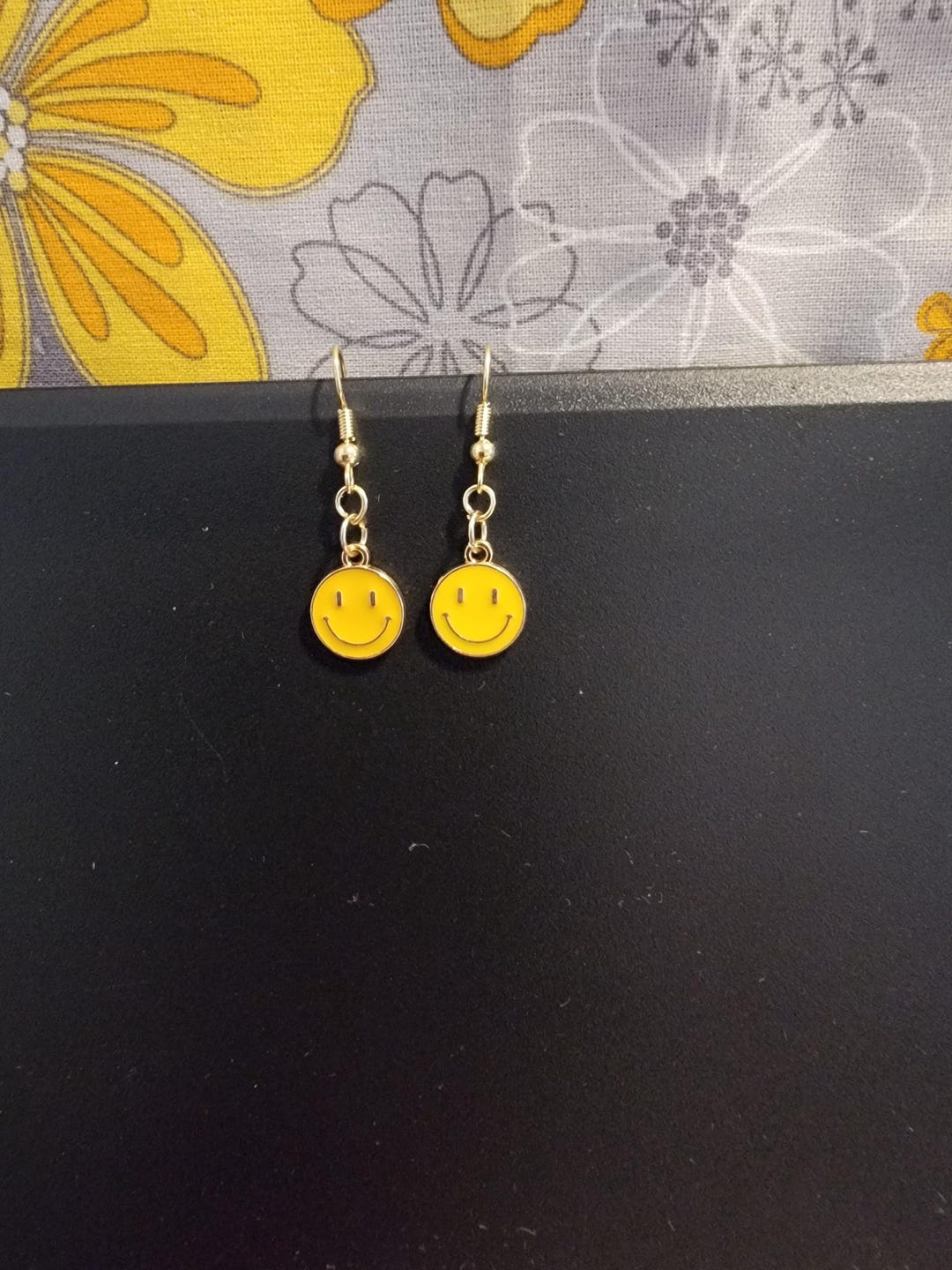 Super Cute Smiley Face Earrings! Retro Style Smiley Face Earrings ...