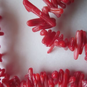 Red/white Coral Chip Beads 5-14mm 15 Inch Strand - Etsy