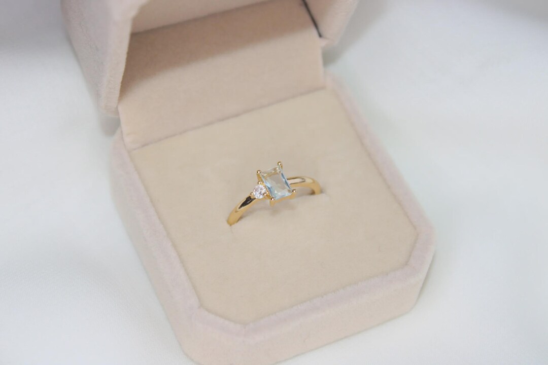18k Gold Sapphire Light Blue Ring - Etsy Canada