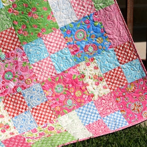Layer Cake Quilt Pattern, Whimsy, Moda Baby Quilt and Throw Simple Fast Easy Beginner Quilt ...