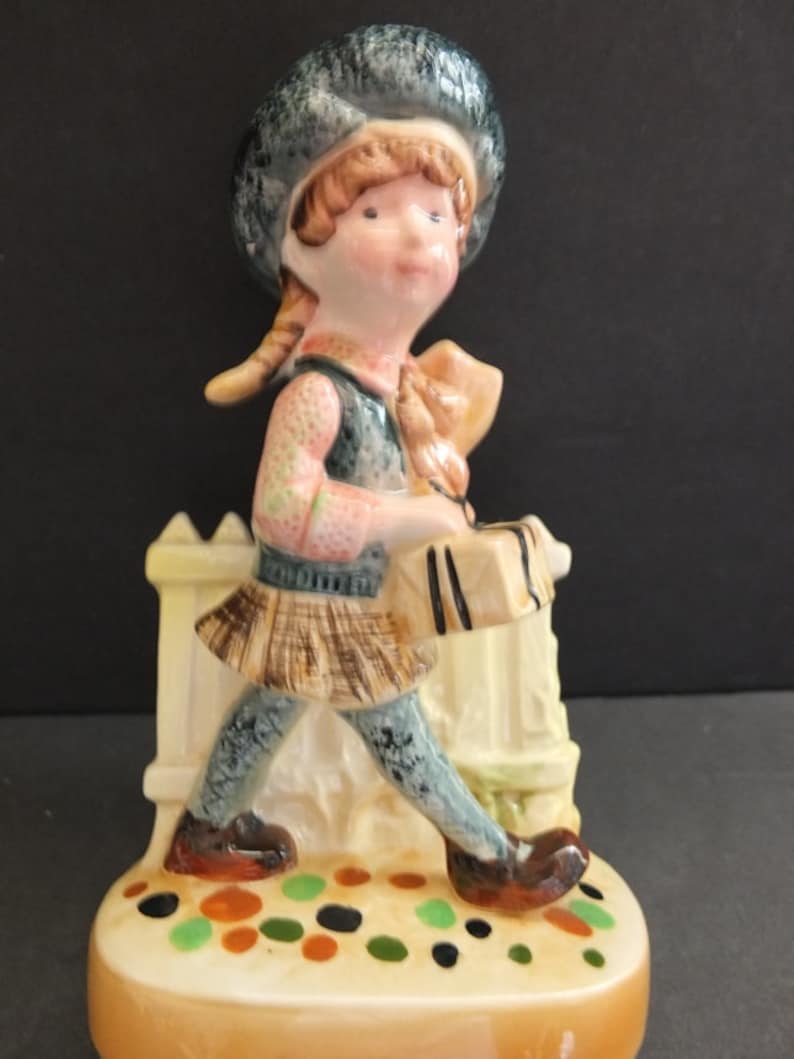 1971 Holly Hobbie School Girl Walking Figurine Holly Hobbie Porcelain ...