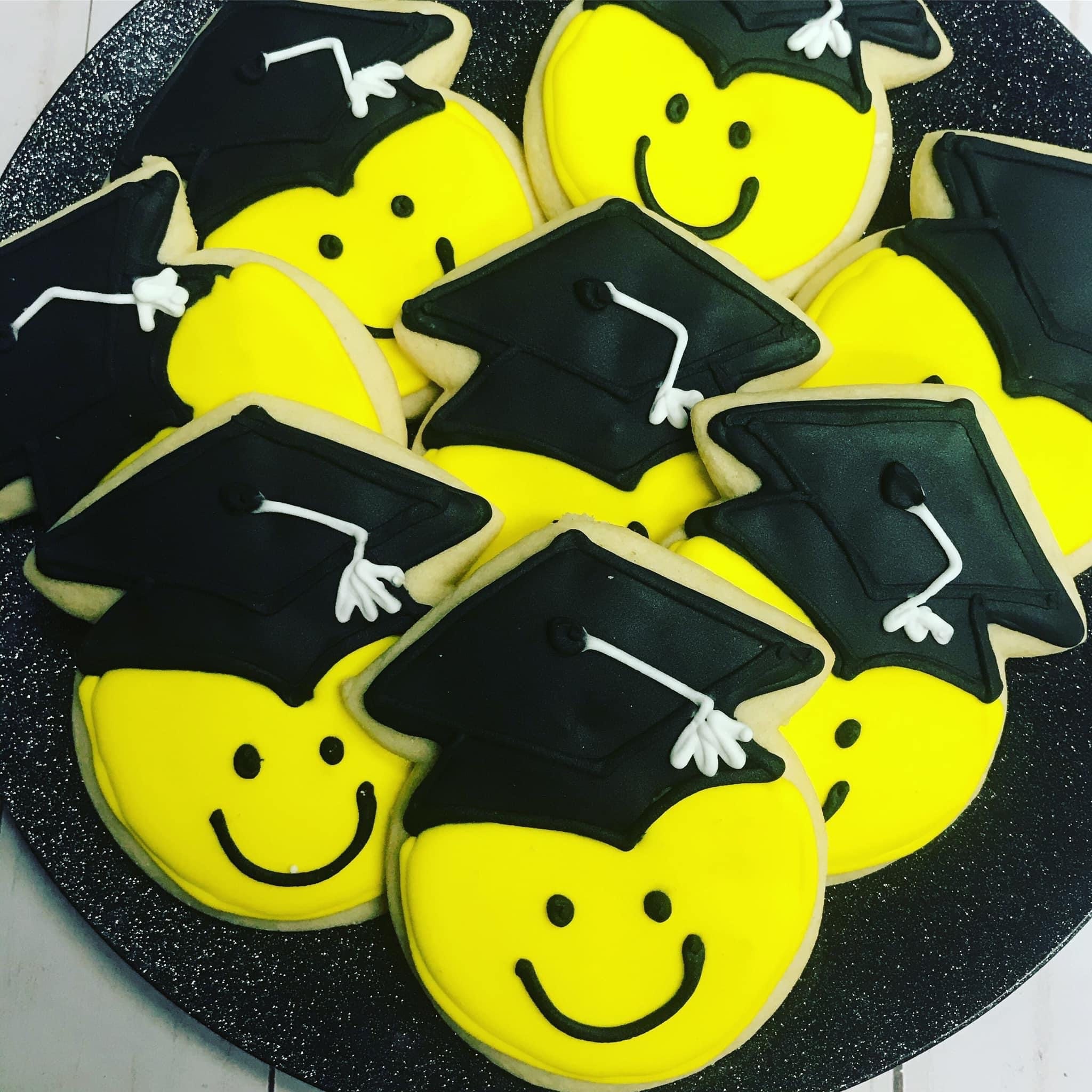 Graduation Cookies, Graduation Dessert, Graduation Cap Cookies, Diploma ...