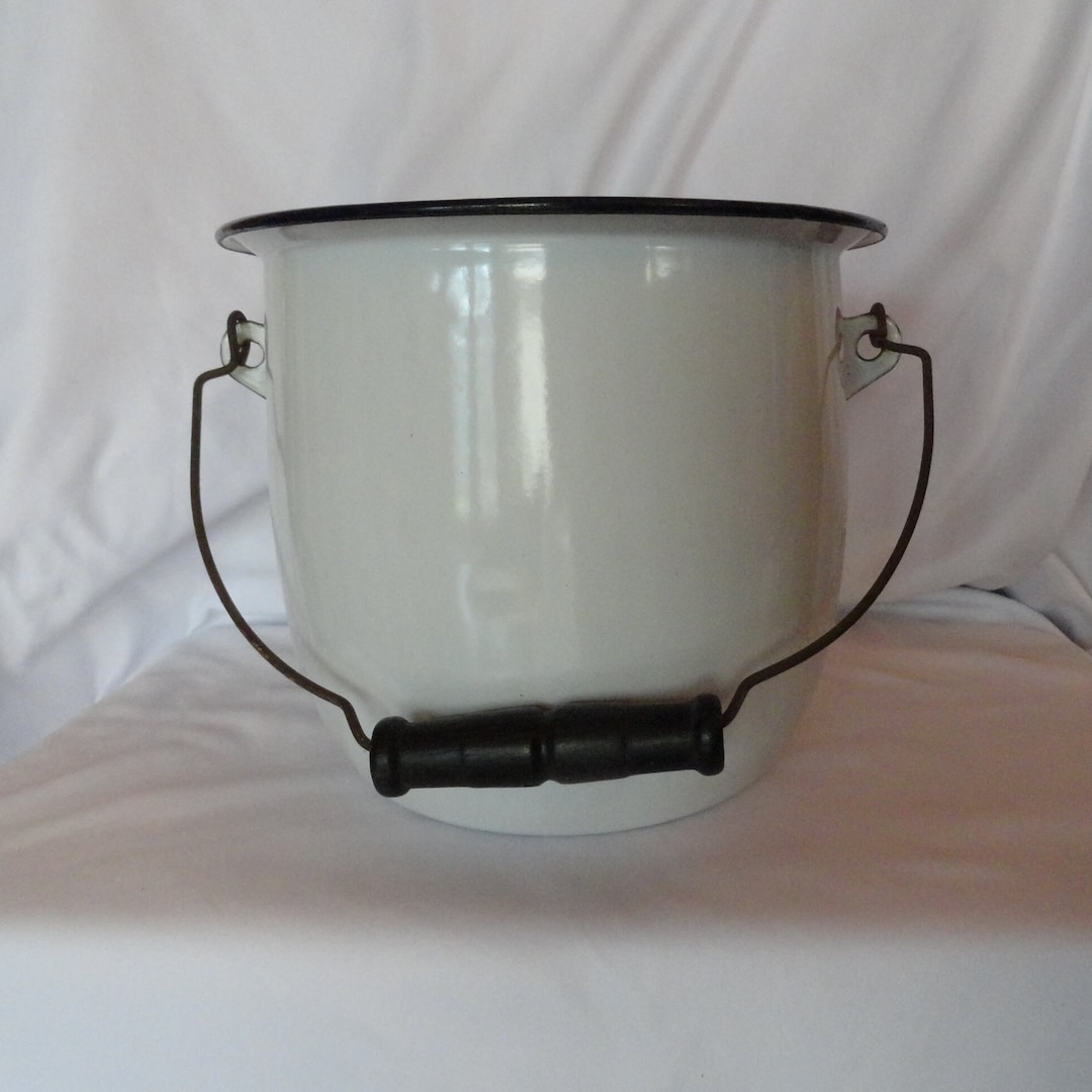 Vintage White & Blue Enamel Chamber Pot Piss Pot Wooden Handle Retro ...