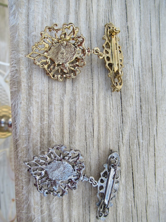 Vintage Women's Silver or Gold Tone Dangling Pin Rhin… - Gem