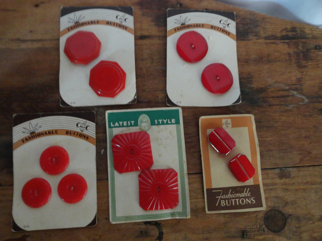 Vintage 1930s to 1950s Le Chic Buttons on Cards Your Choice Red Black ...