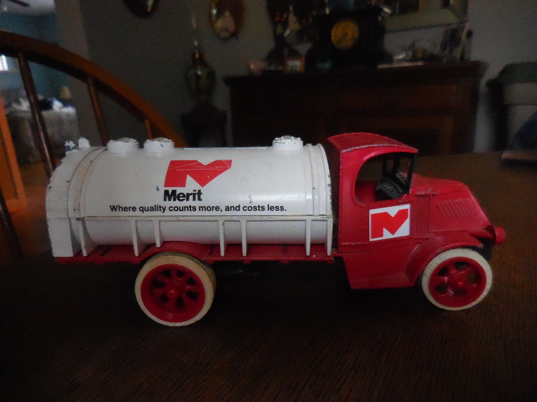 Vintage Ertl Replica Mack 1926 Bull Dog Merit Tank Trunk Used Red ...