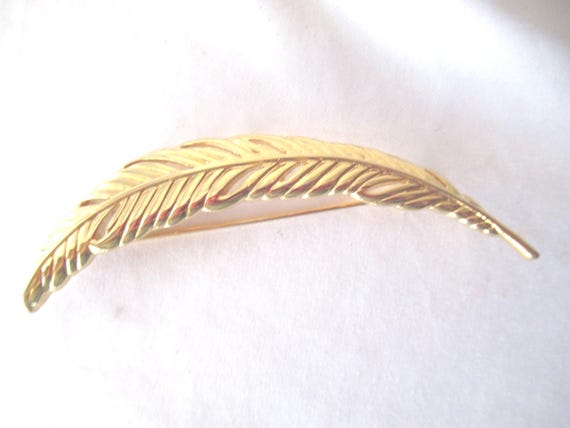 Vintage Monet Feather Pin Narrow Gold Tone 1960s 1970… - Gem