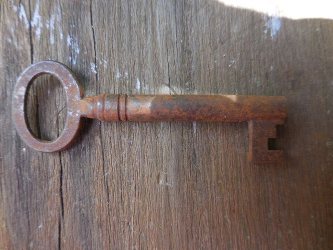 Vintage Skeleton Key Rusty Metal Open Ended Repurpose Recycle Reuse ...