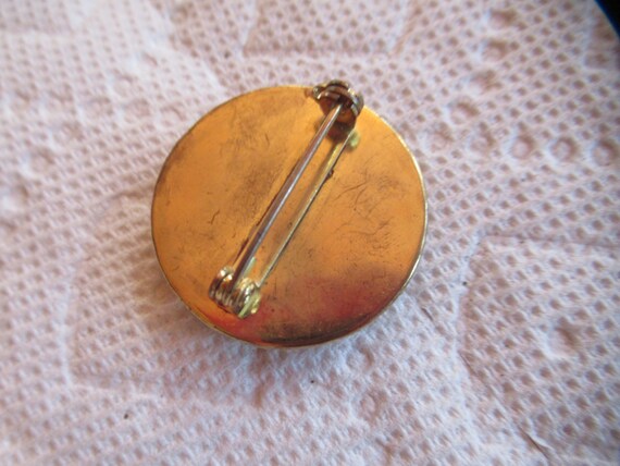 Vintage Women's Shamrock Pin Good Luck Round Brooch 3… - Gem