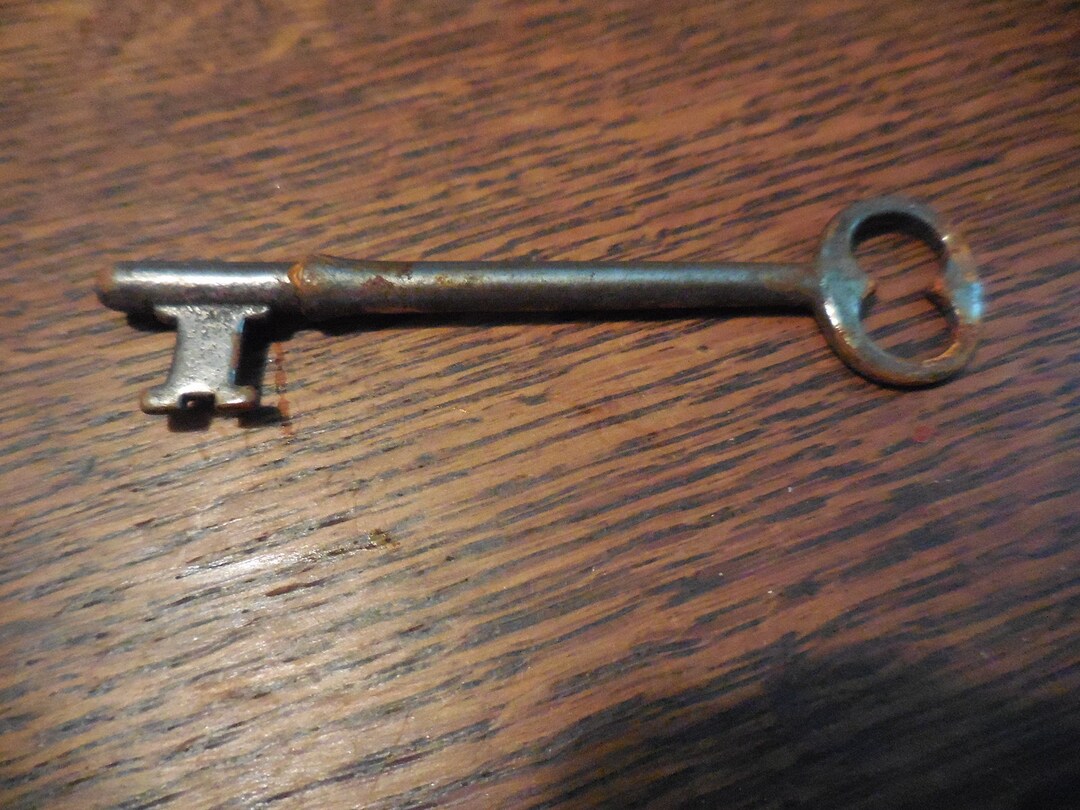 Vintage 1920s to 1940s Silver Tone Solid Metal Skeleton Key - Etsy