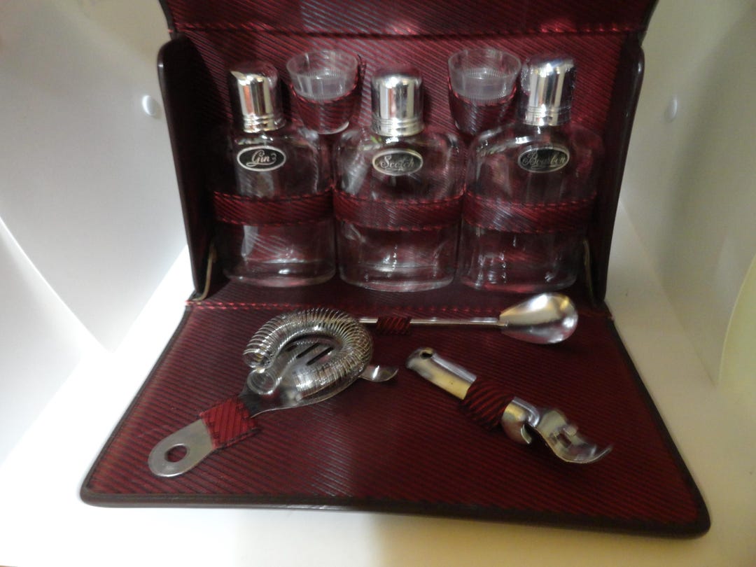 Vintage Traveling Bar Case Portable Set of 3 Glass Bottles Retro ...