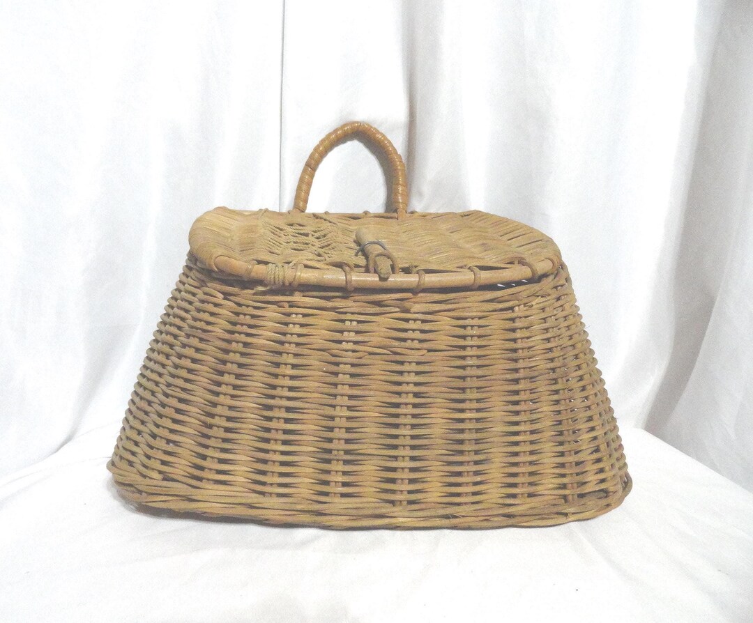 Vintage Wicker Fishing Creel Basket Handle Hangable Cabin Decor Man ...