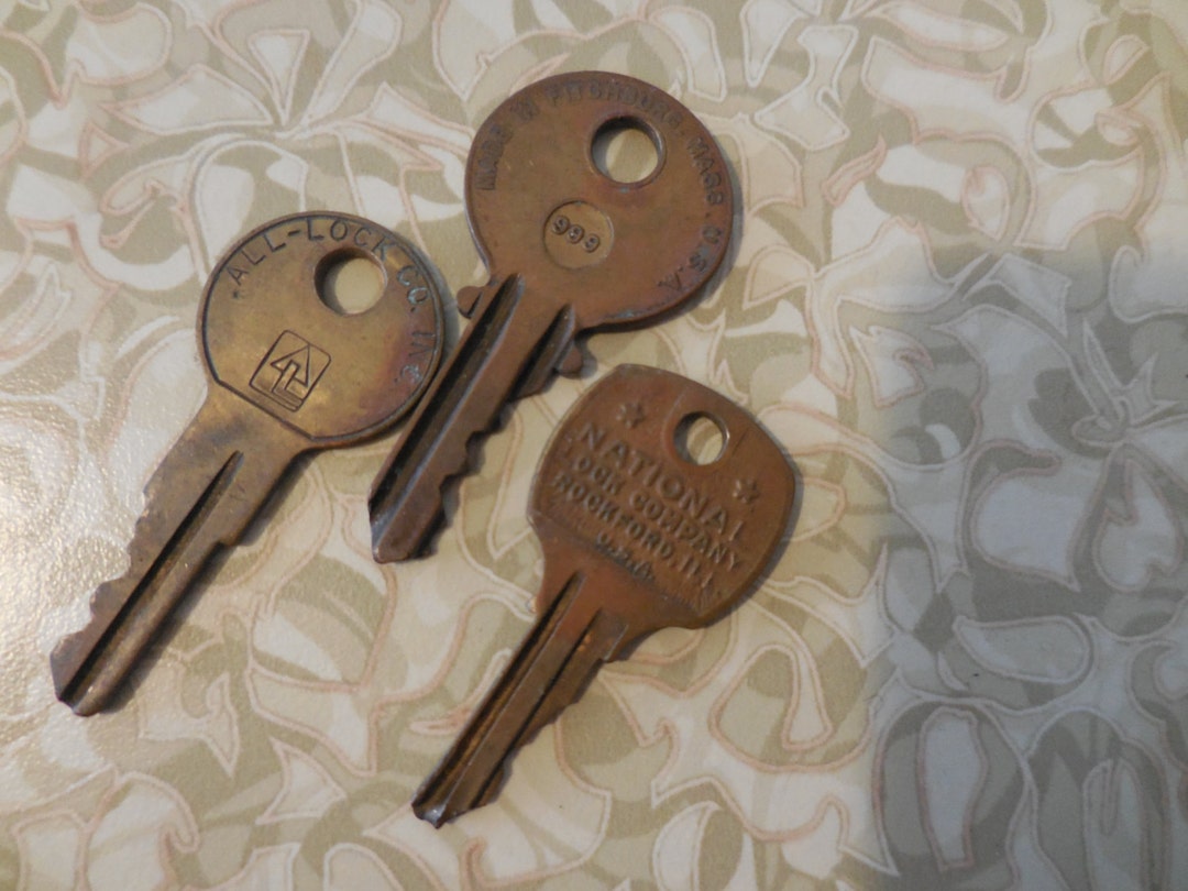 Vintage Keys for Repurposing Set of 3 Gold Tone Reuse Recycle Metal ...