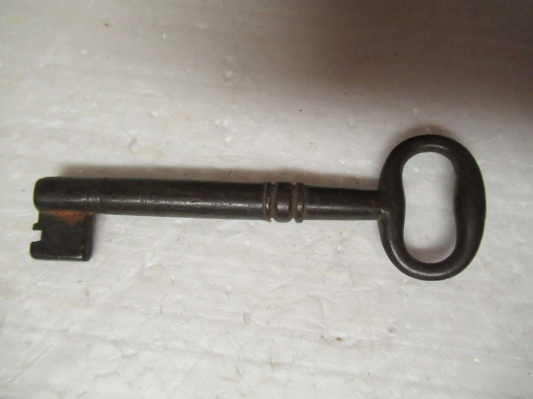 Vintage Skeleton Key Repurpose 1920s to 1940s Reuse Recycle Jewelry ...