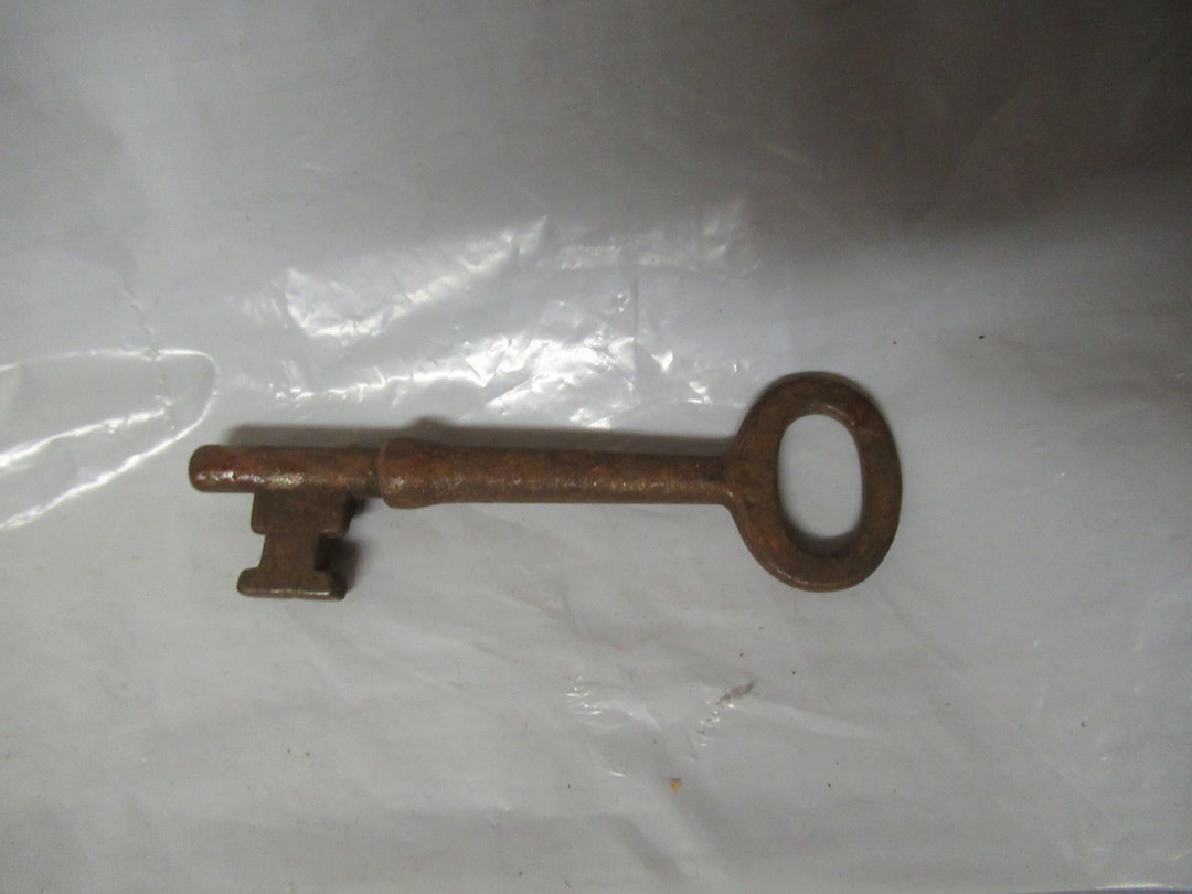 Antique Rusty Solid Metal Skeleton Key Stamped 23A Repurpose/reuse ...