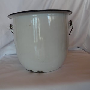 Vintage White & Blue Enamel Chamber Pot Piss Pot Wooden Handle Retro ...