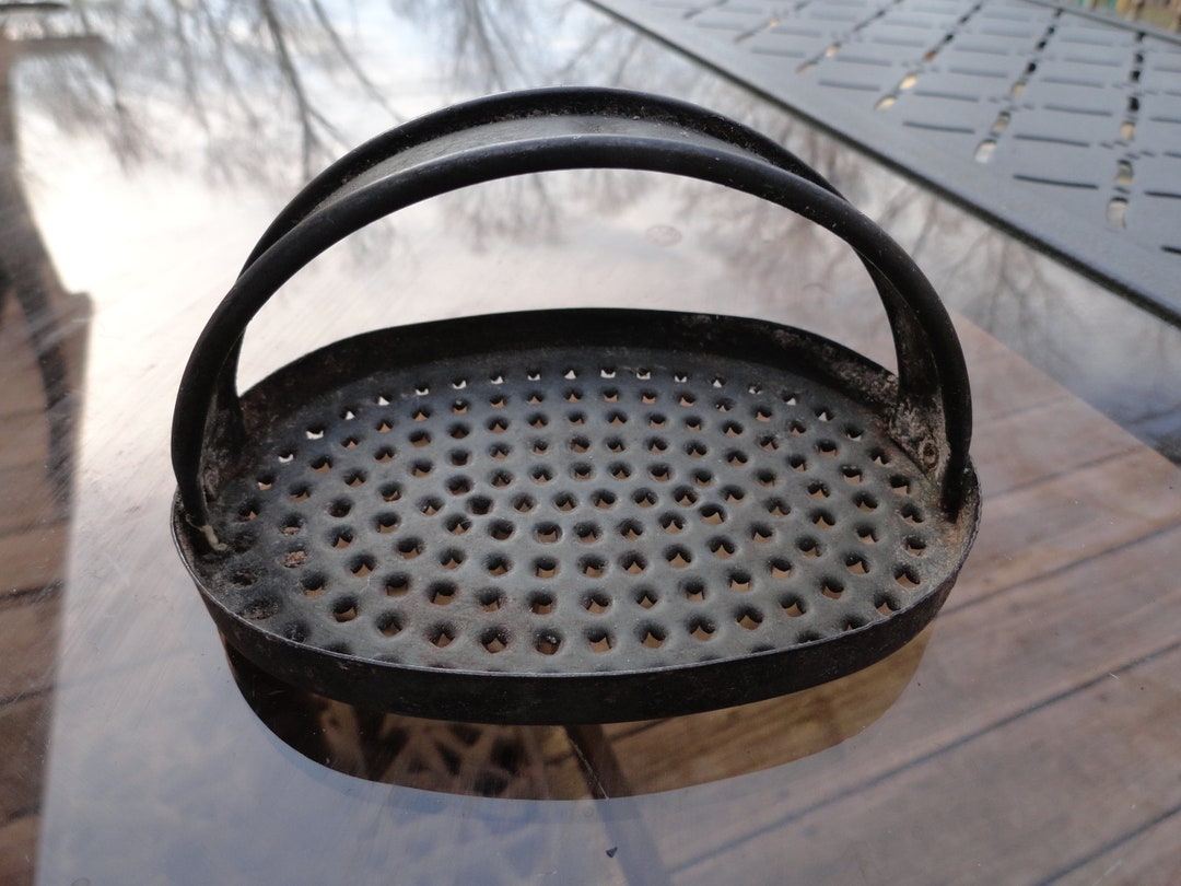 Vintage Metal Oval Zester Knuckle Saver Tin Metal Cheese Grater Handle ...